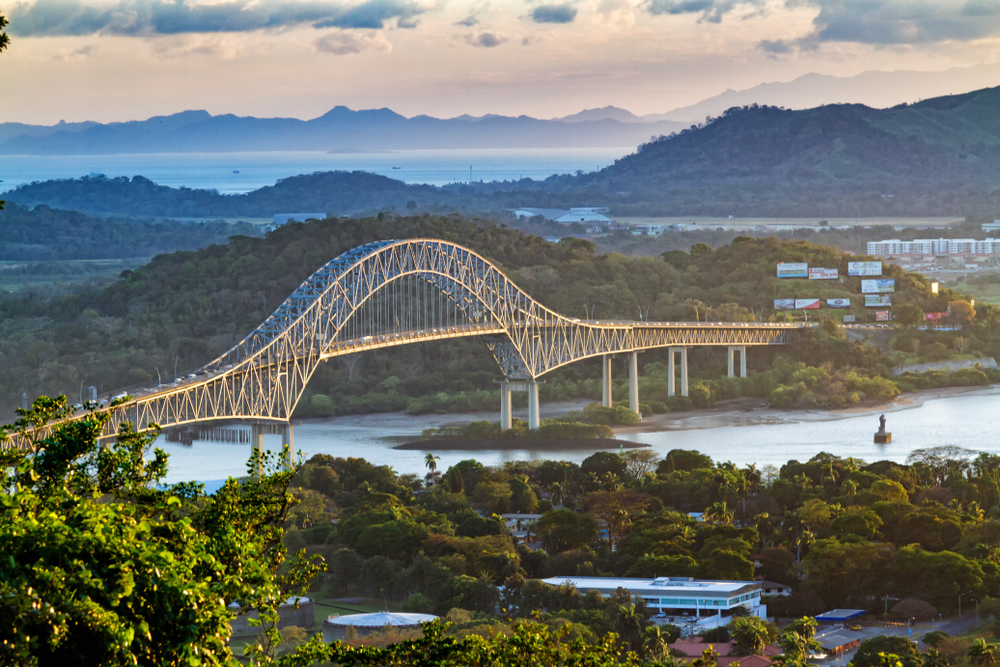 Panama Canal Crossing: How Boats Pass Through the Panama Canal